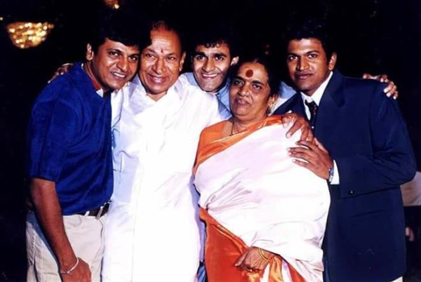 Unseen Of Parvathamma Rajkumar Photos - FilmiBeat