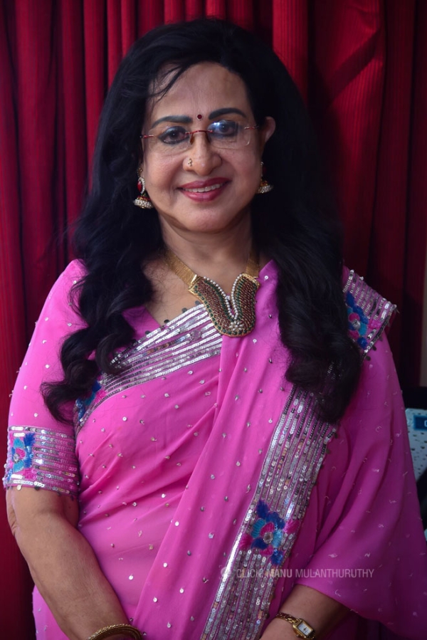 Sheela Photos: Latest HD Images, Pictures, Stills & Pics - FilmiBeat