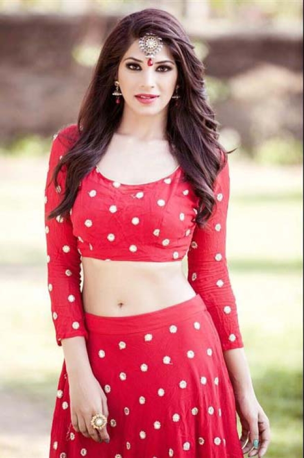 Pooja Narang Glamorous Diva From Mumbai Photos - FilmiBeat