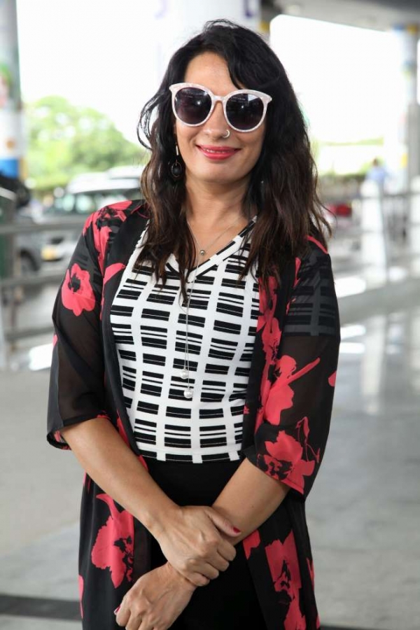 Celebs at Hyderabadi Chai Adda Launch Photos - FilmiBeat