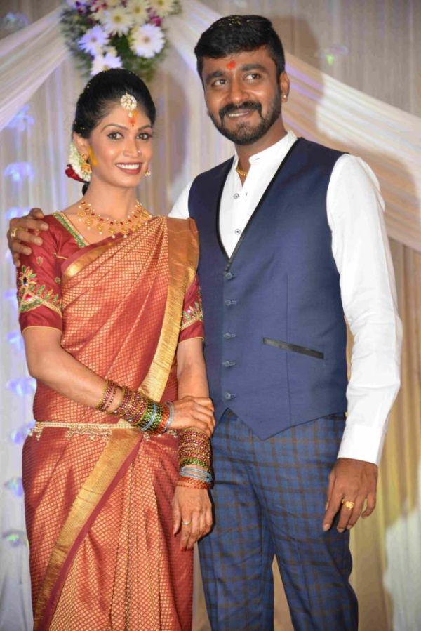 Manasa.K.S.with Deepak.J Engagement Photos - FilmiBeat