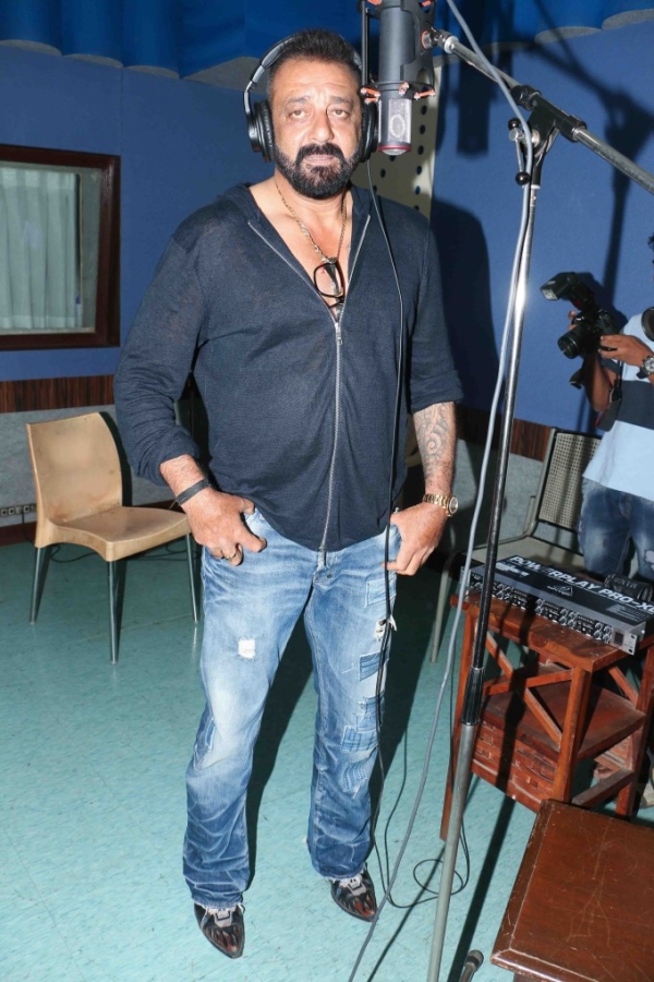 Sanjay Dutt Records Song For Bhoomi Photos - FilmiBeat