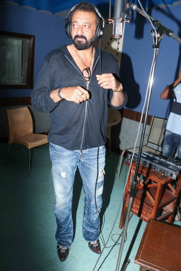 Sanjay Dutt Records Song For Bhoomi Photos - FilmiBeat