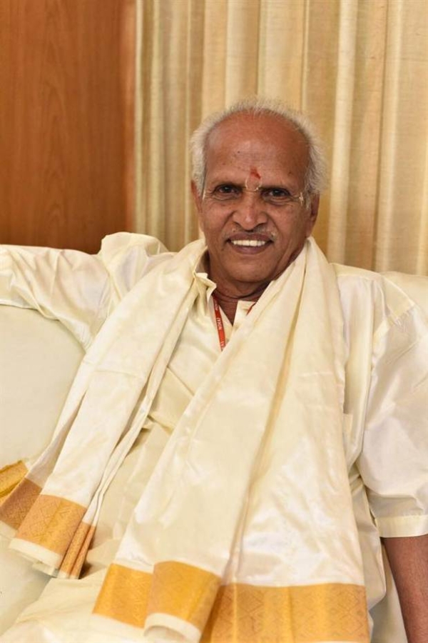 Varamahalakshmi Festival Celebration In Actress Priyanka Upendra House ...