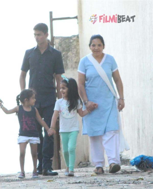 Exclusive Akshay Kumar Daughter Nitara Kumar Spotted At Juhu Photos ...