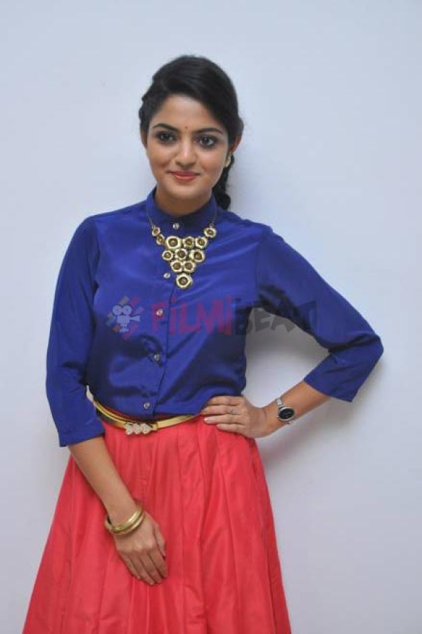Nikhila Vimal Photos [HD]: Latest Images, Pictures, Stills of Nikhila ...