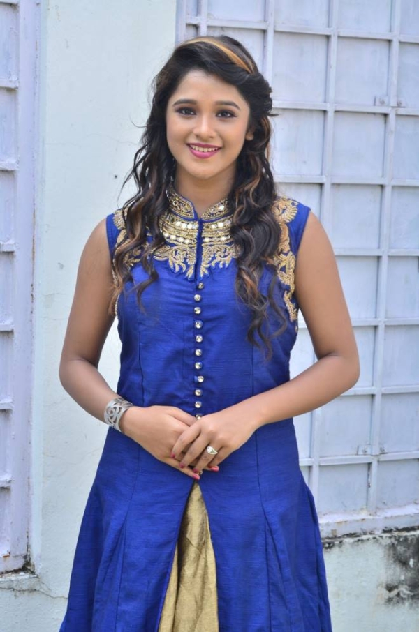 Elsa Gosh Photos: Latest HD Images, Pictures, Stills & Pics - FilmiBeat
