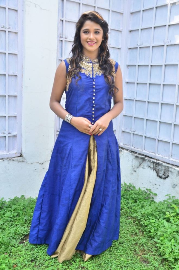 Elsa Gosh Photos: Latest HD Images, Pictures, Stills & Pics - FilmiBeat