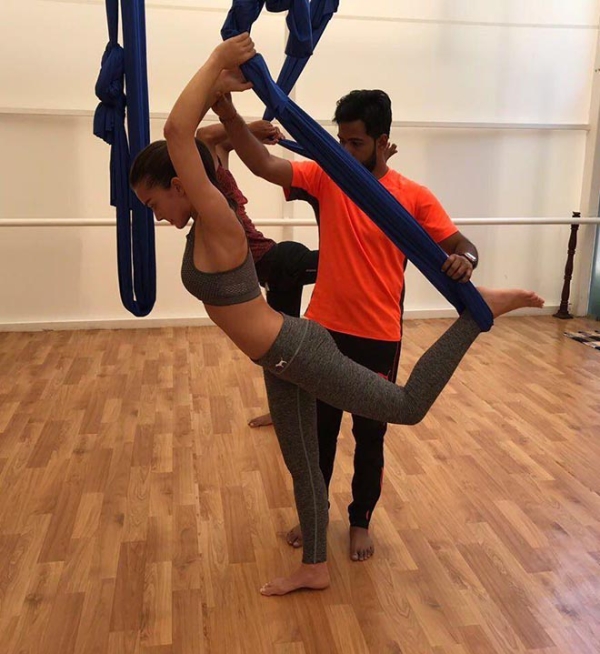 Amy Jackson's Private Goes Viral Photos - FilmiBeat