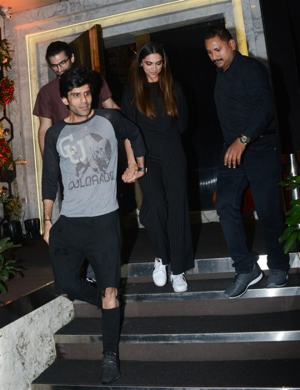 Baba Dewan Diwali Party 2017 In Mumbai Photos - FilmiBeat