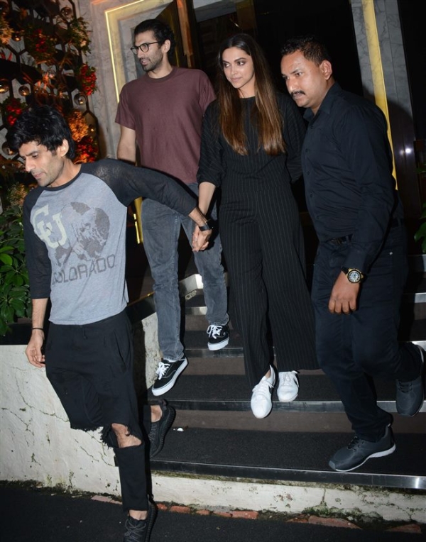 Baba Dewan Diwali Party 2017 In Mumbai Photos - FilmiBeat