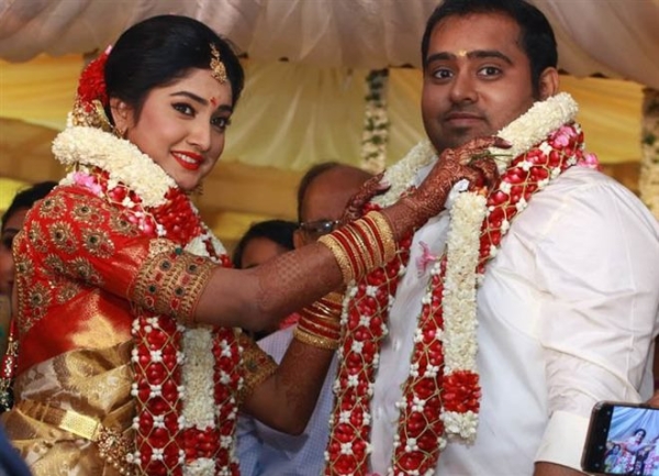 Producer Abinesh Elangovan Nandhini Ravindran Wedding Photos Filmibeat
