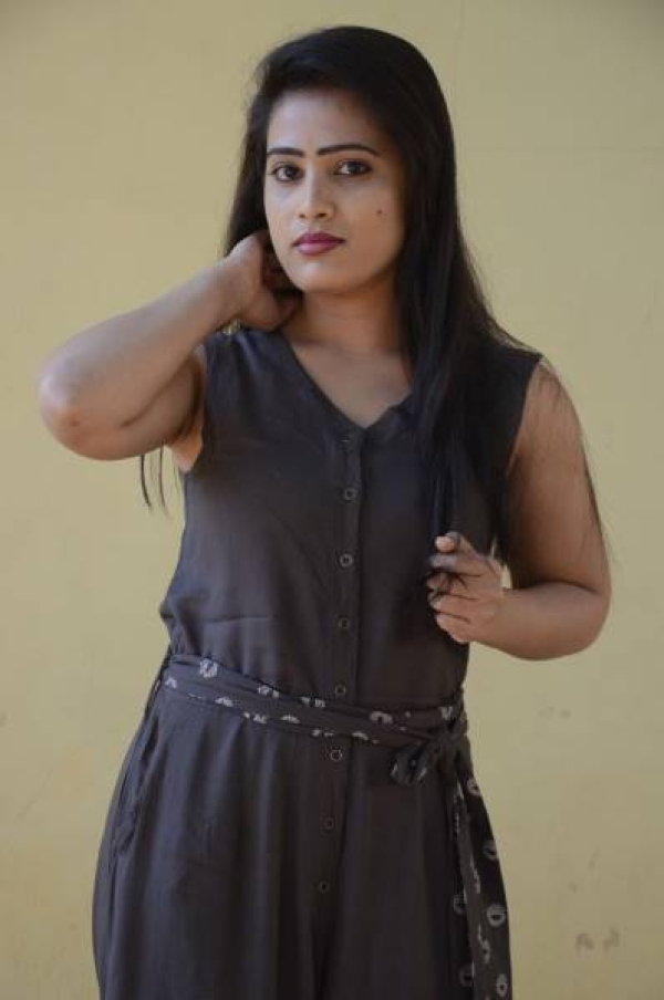Anusha Photos: Latest HD Images, Pictures, Stills & Pics - FilmiBeat