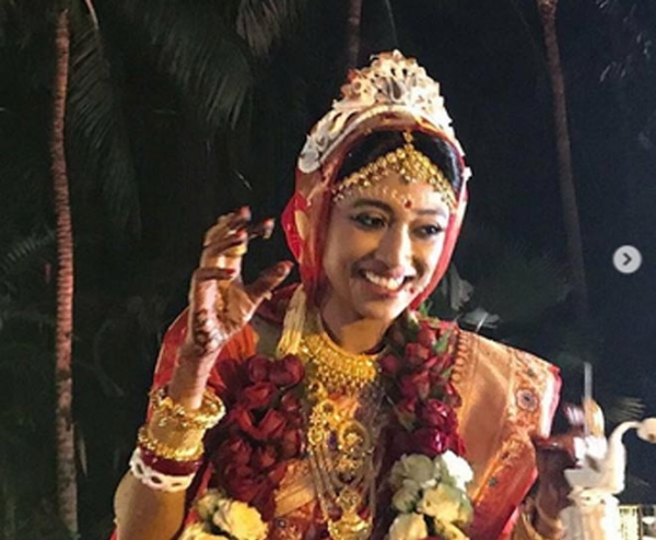 Hate Story Actress Paoli Dam Tied Knot With Arjun Deb Photos - FilmiBeat