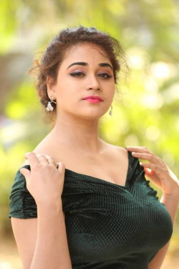 Jayathi Photos: Latest HD Images, Pictures, Stills & Pics - FilmiBeat