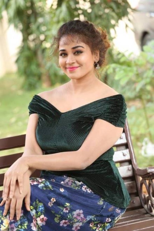 Jayathi Photos: Latest HD Images, Pictures, Stills & Pics - FilmiBeat