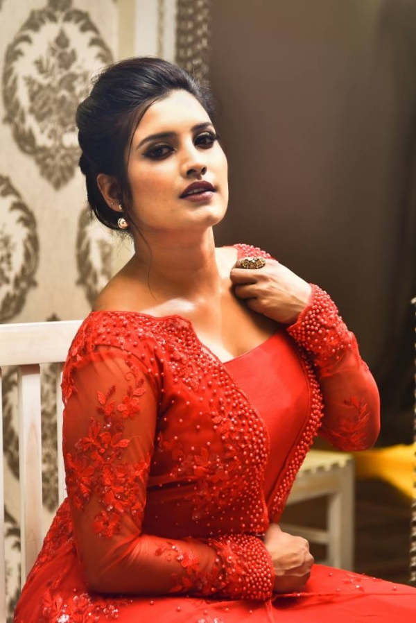 Roshna Ann Roy Photos [HD]: Latest Images, Pictures, Stills of Roshna ...