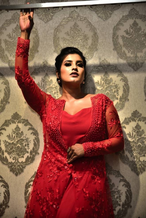 Roshna Ann Roy Photos [HD]: Latest Images, Pictures, Stills of Roshna ...