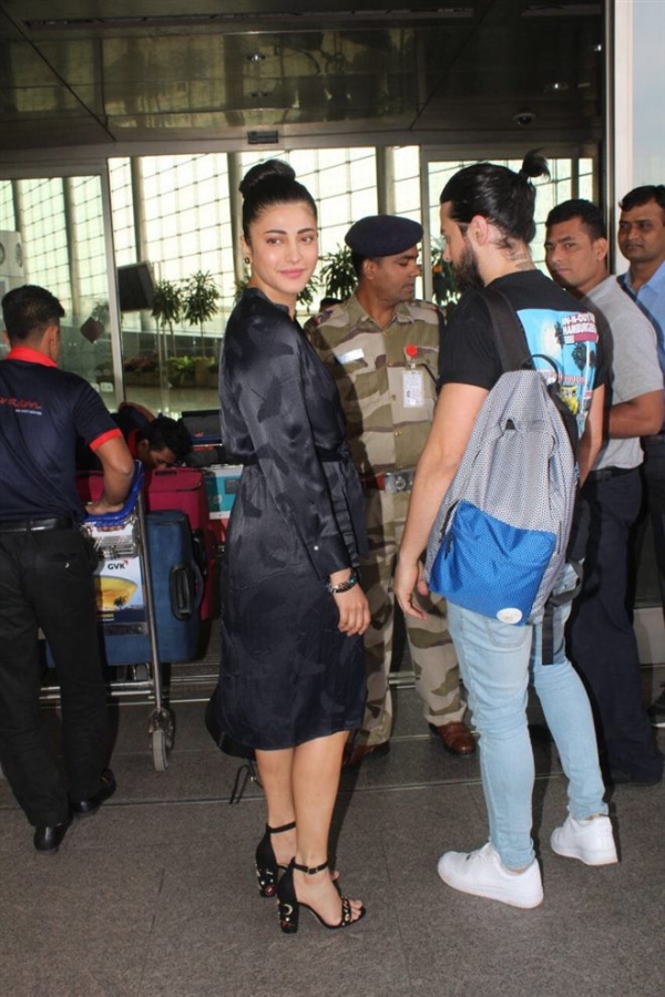 Shruti Hassan With Her Boyfriend Michael Corsale At Mumbai Airport ...