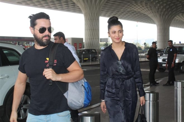 Shruti Hassan With Her Boyfriend Michael Corsale At Mumbai Airport ...