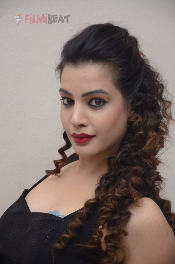 Deeksha Panth Photos: Latest HD Images, Pictures, Stills & Pics - FilmiBeat