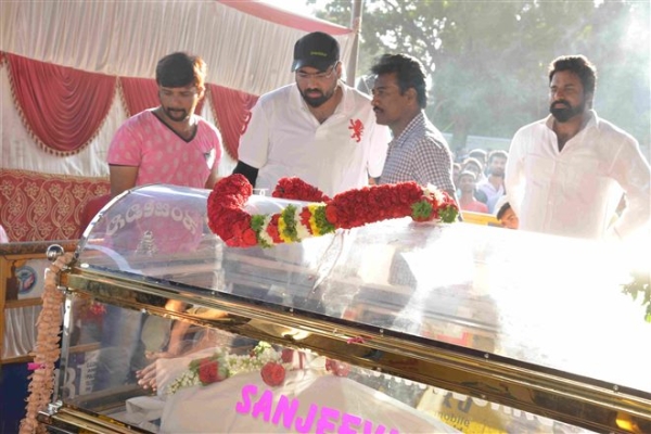 Kannada Film Industry Pays Last Respect To Kashinath Photos - FilmiBeat