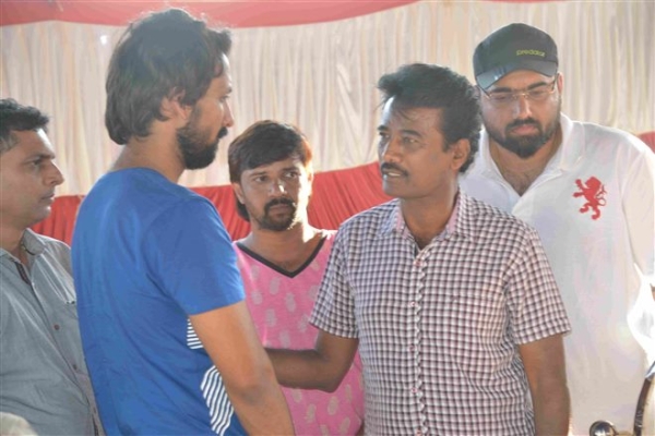 Kannada Film Industry Pays Last Respect To Kashinath Photos - FilmiBeat