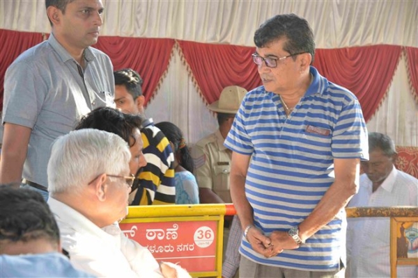 Kannada Film Industry Pays Last Respect To Kashinath Photos - FilmiBeat