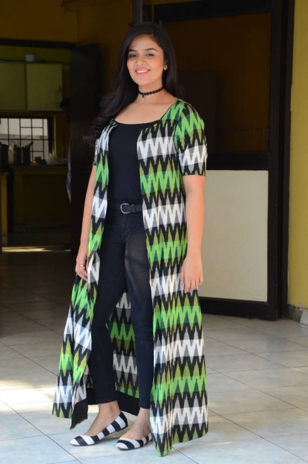 Srimukhi Photos: Latest HD Images, Pictures, Stills & Pics - FilmiBeat