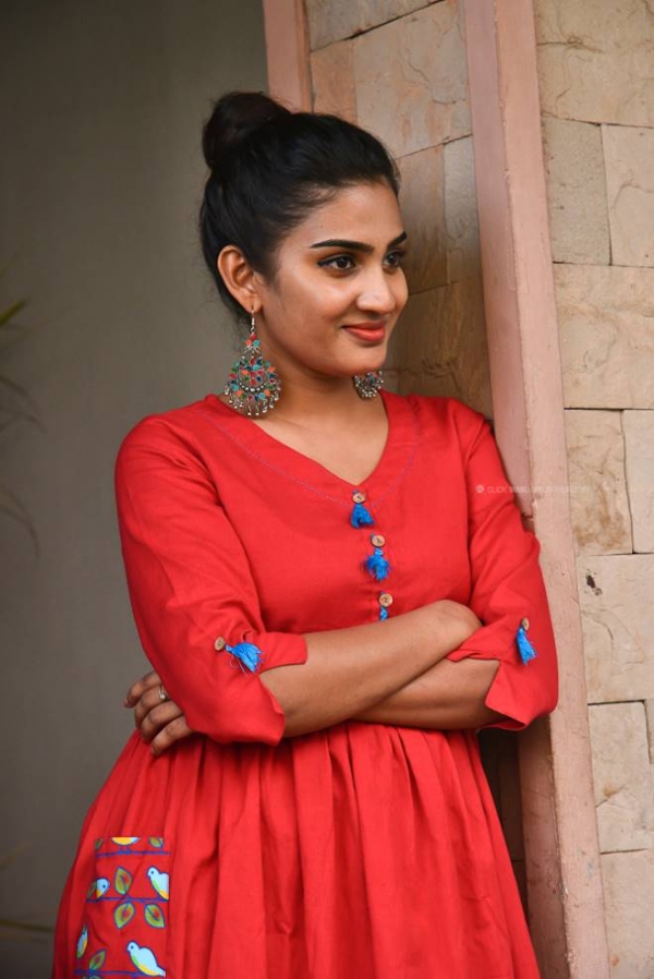 Aditi Ravi Photos: Latest Images of Aditi Ravi - FilmiBeat