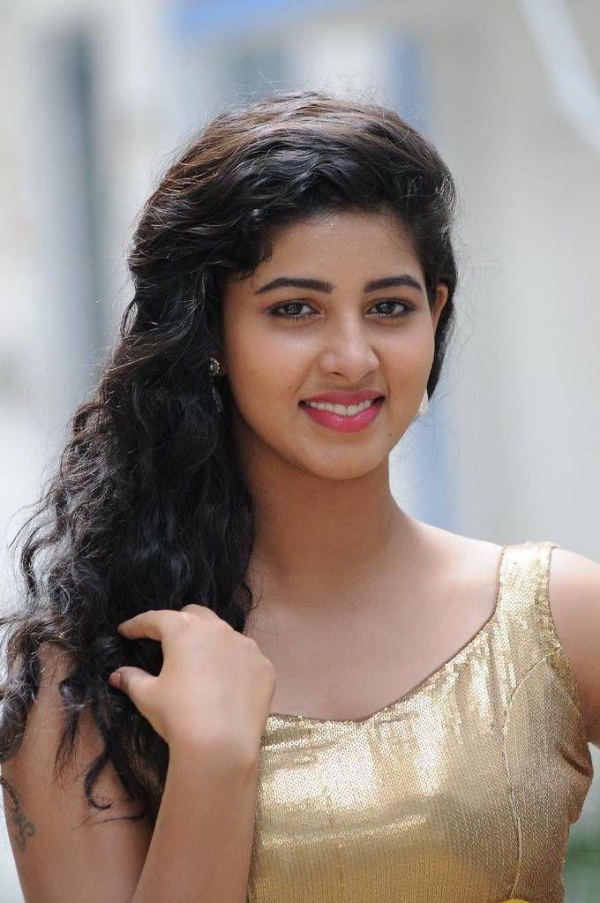Pavani Photos: Latest HD Images, Pictures, Stills & Pics - FilmiBeat