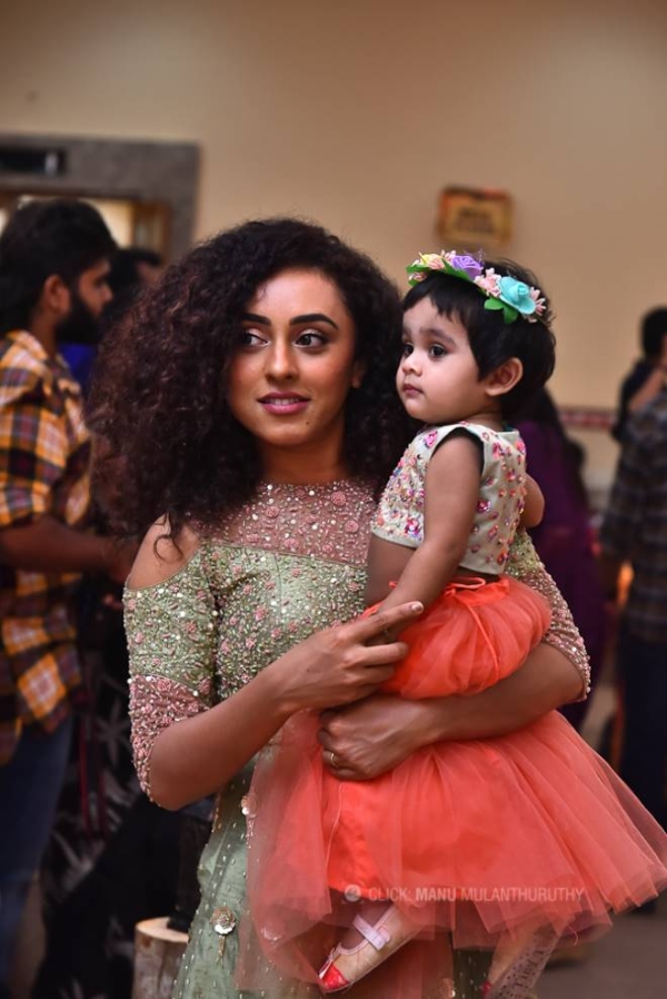 Pearle Maaney Photos: Latest HD Images, Pictures, Stills & Pics - FilmiBeat