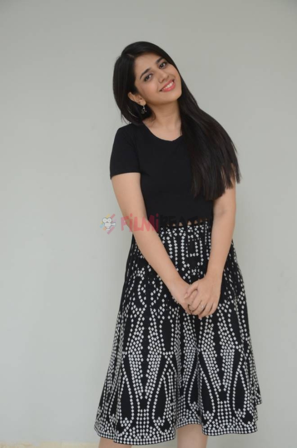 Simran Photos: Latest HD Images, Pictures, Stills & Pics - FilmiBeat