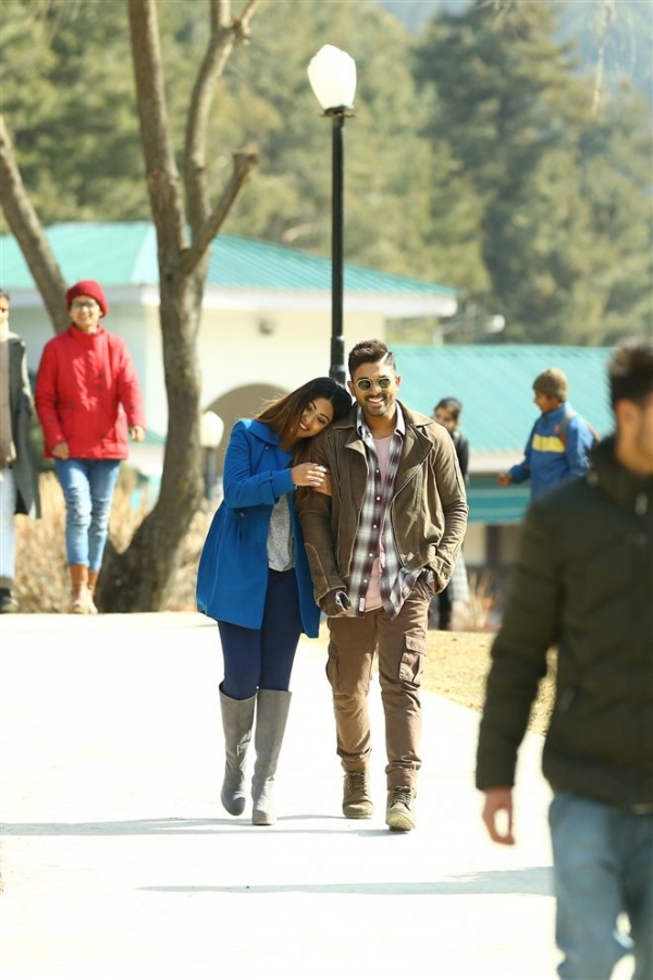 En Peyar Surya En Veedu Photos: HD Images, Pictures, Stills, First Look ...