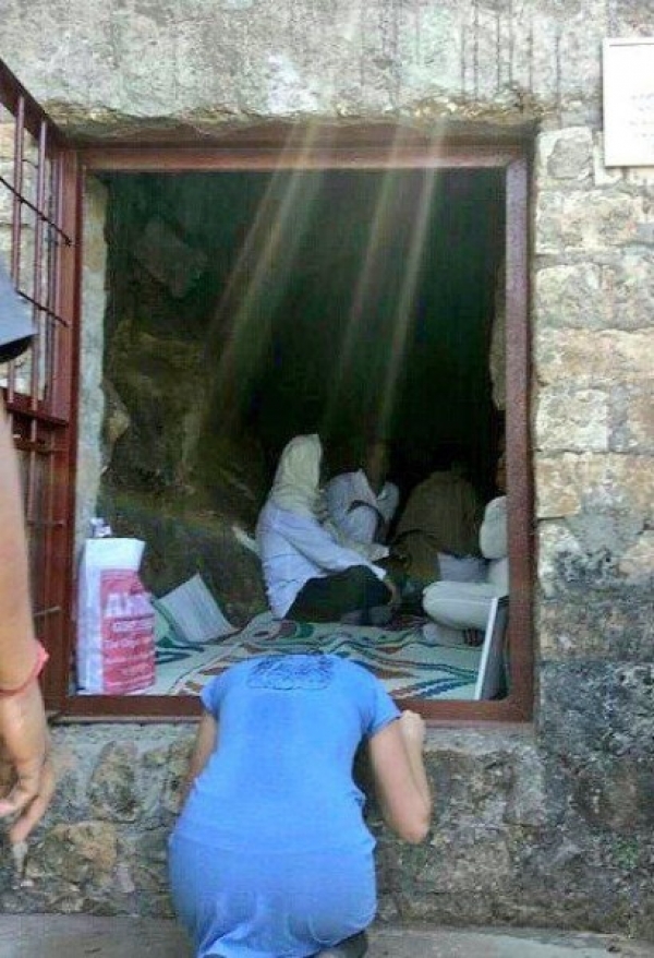 Thalaivar Rajinikanth Simplicity in Real Life Photos - FilmiBeat