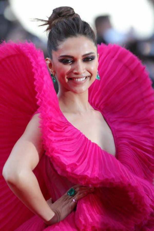 Deepika Padukone At Cannes 2018 Photos - FilmiBeat