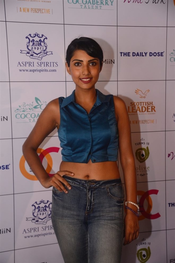 Esha Amin Party With Pooja Chopra Photos - FilmiBeat