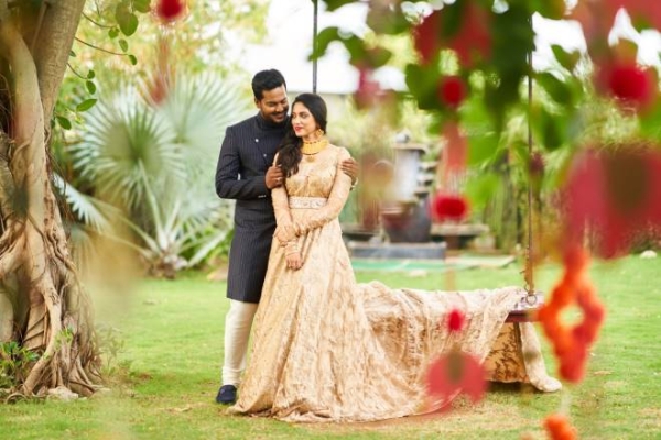 Joy Crizildaa Engagement Photos - FilmiBeat