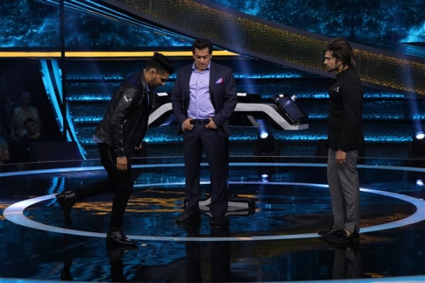 10 Ka Dum Photos - FilmiBeat