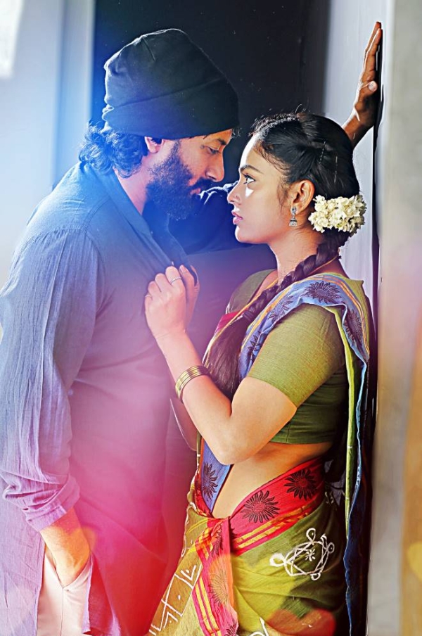 Bluffmaster Photos: HD Images, Pictures, Stills, First Look Posters of ...