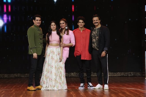Dhadak Movie Promotion On The Sets Of Best Dramebaaz Photos - FilmiBeat
