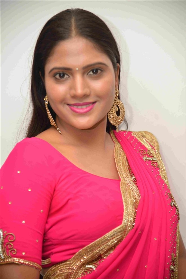Dharani Photos: Latest HD Images, Pictures, Stills & Pics - FilmiBeat