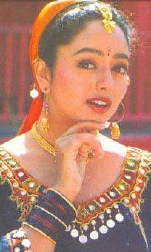 Remembering Versatile Actress Soundarya Rare Unseen Photos - FilmiBeat
