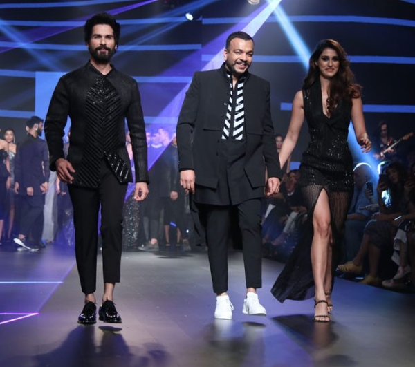 Disha Patani & Shahid Kapoor Walk the Ramp at Lakme Fashion Week 2018 ...