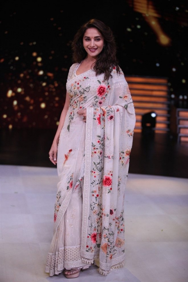 Kajol Promote Helicopter Eela On the Sets of Dance Deewane Photos ...