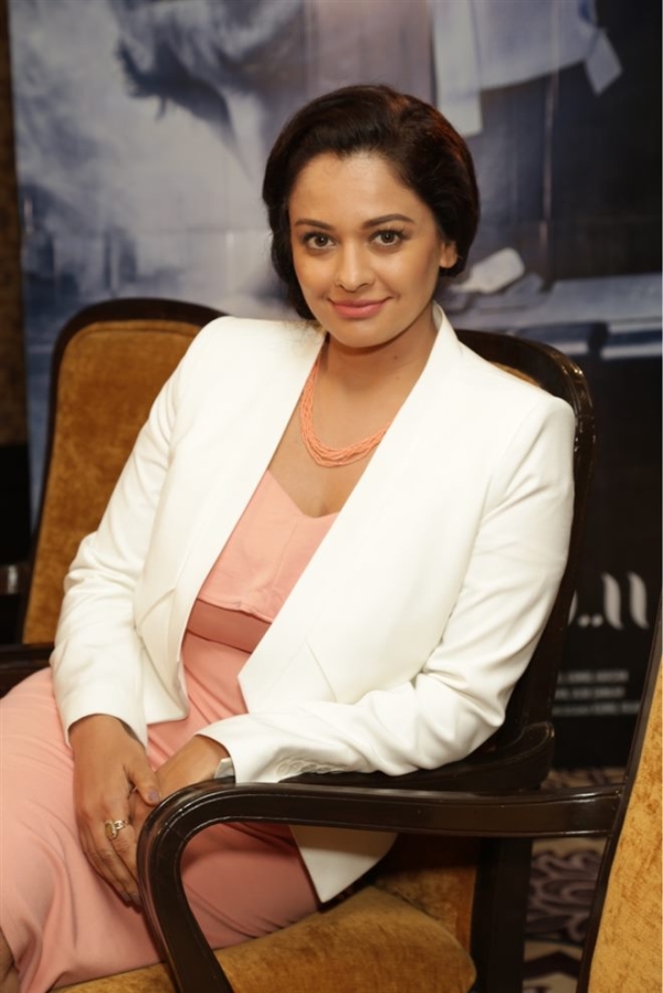 Kamal Haasan And Pooja Kumar At A Photoshoot To Promote Vishwaroopam 2 ...