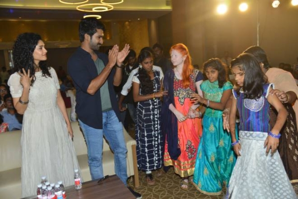 Neevevaro Movie Press Meet Photos - FilmiBeat