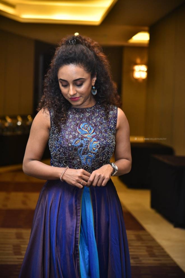 Pearle Maaney Photos: Latest HD Images, Pictures, Stills & Pics - FilmiBeat