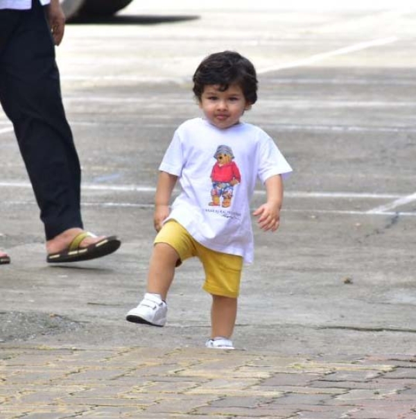 Taimur Khan Snapped At Bandra Photos - FilmiBeat
