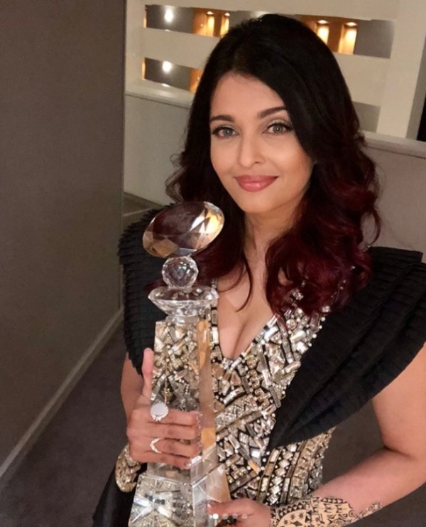 Aishwarya Rai Bacchan At Wrift Awards 2018 Photos - FilmiBeat